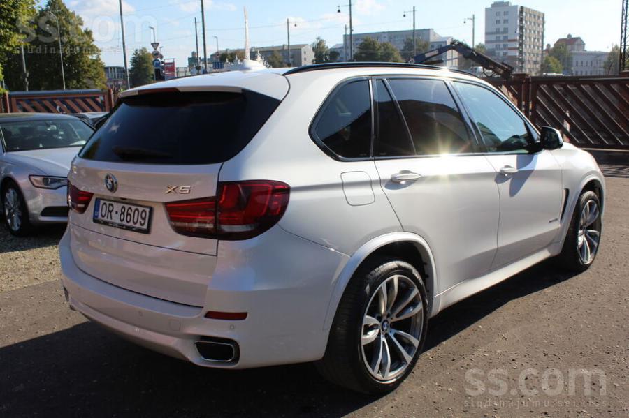 White BMW X5 2017 in Liepaja, with an engine capacity of 3.00 L and mileage of 164 thousand km for 29500 €, photo 5 on AUTOMOTO.COM.LV