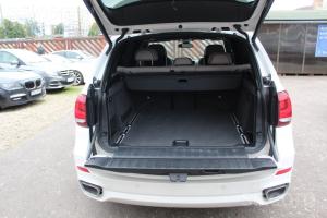 White BMW X5 2017 in Liepaja, with an engine capacity of 3.00 L and mileage of 164 thousand km for 29500 €, photo 6 on AUTOMOTO.COM.LV