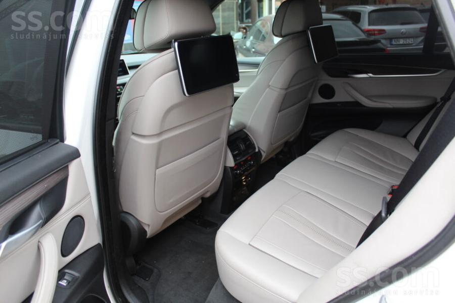White BMW X5 2017 in Liepaja, with an engine capacity of 3.00 L and mileage of 164 thousand km for 29500 €, photo 9 on AUTOMOTO.COM.LV