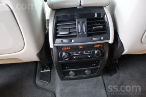 White BMW X5 2017 in Liepaja, with an engine capacity of 3.00 L and mileage of 164 thousand km for 29500 €, photo 10 on AUTOMOTO.COM.LV