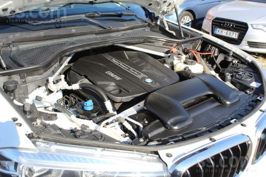White BMW X5 2017 in Liepaja, with an engine capacity of 3.00 L and mileage of 164 thousand km for 29500 €, photo 29 on AUTOMOTO.COM.LV