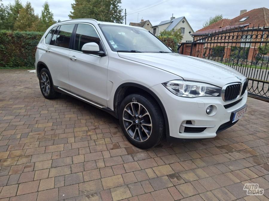 White BMW X5 2017 in Kaunas, with an engine capacity of 2.00 L and mileage of 349 thousand km for 13400 €, photo 3 on AUTOMOTO.COM.LV