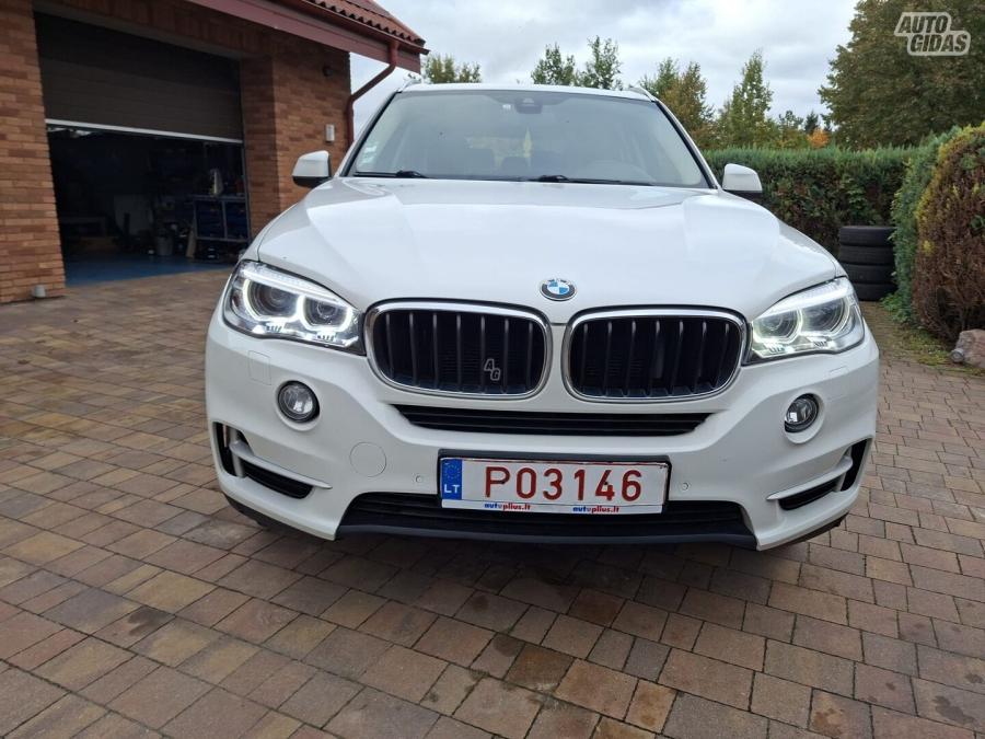 White BMW X5 2017 in Kaunas, with an engine capacity of 2.00 L and mileage of 349 thousand km for 13400 €, photo 4 on AUTOMOTO.COM.LV