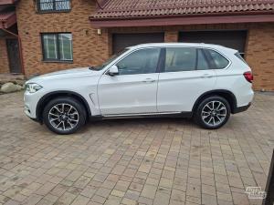 White BMW X5 2017 in Kaunas, with an engine capacity of 2.00 L and mileage of 349 thousand km for 13400 €, photo 6 on AUTOMOTO.COM.LV