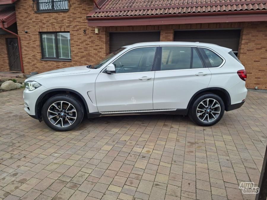 White BMW X5 2017 in Kaunas, with an engine capacity of 2.00 L and mileage of 349 thousand km for 13400 €, photo 6 on AUTOMOTO.COM.LV