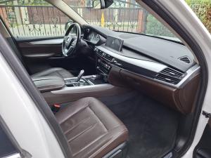 White BMW X5 2017 in Kaunas, with an engine capacity of 2.00 L and mileage of 349 thousand km for 13400 €, photo 11 on AUTOMOTO.COM.LV