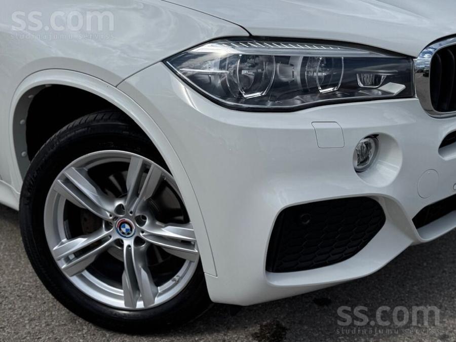 White BMW X5 2018 in Riga, with an engine capacity of 3.00 L and mileage of 186 thousand km for 24900 €, photo 3 on AUTOMOTO.COM.LV