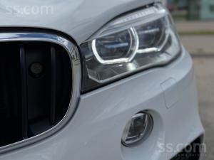 White BMW X5 2018 in Riga, with an engine capacity of 3.00 L and mileage of 186 thousand km for 24900 €, photo 4 on AUTOMOTO.COM.LV