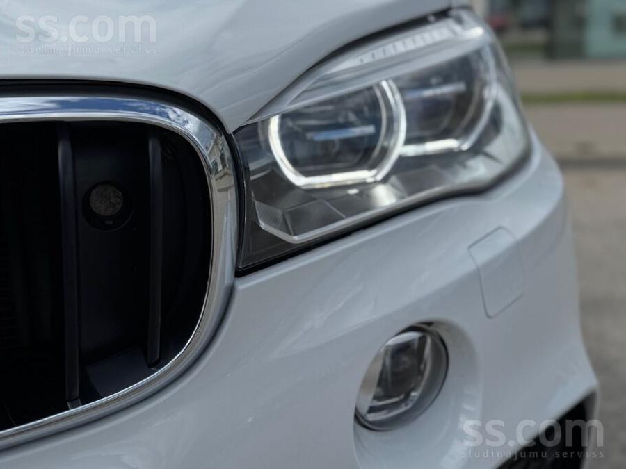 White BMW X5 2018 in Riga, with an engine capacity of 3.00 L and mileage of 186 thousand km for 24900 €, photo 4 on AUTOMOTO.COM.LV