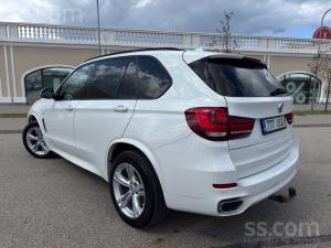 White BMW X5 2018 in Riga, with an engine capacity of 3.00 L and mileage of 186 thousand km for 24900 €, photo 12 on AUTOMOTO.COM.LV
