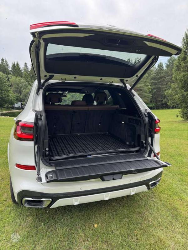 White BMW X5 2018 in Mazeikiai, with an engine capacity of 2.99 L and mileage of 176 thousand km for 41500 €, photo 11 on AUTOMOTO.COM.LV