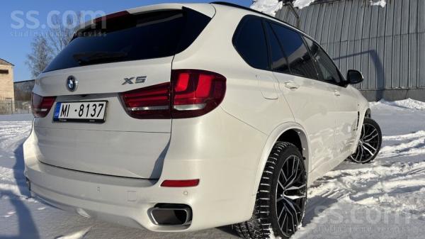 White BMW X5 2018 in Bauska, with an engine capacity of 3.00 L and mileage of 120 thousand km for 29990 €, photo 4 on AUTOMOTO.COM.LV