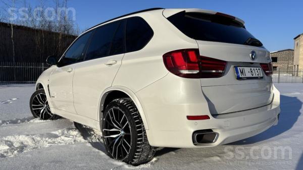 White BMW X5 2018 in Bauska, with an engine capacity of 3.00 L and mileage of 120 thousand km for 29990 €, photo 5 on AUTOMOTO.COM.LV