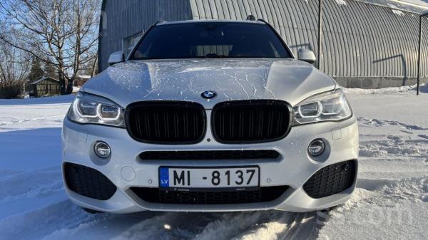 White BMW X5 2018 in Bauska, with an engine capacity of 3.00 L and mileage of 120 thousand km for 29990 €, photo 10 on AUTOMOTO.COM.LV
