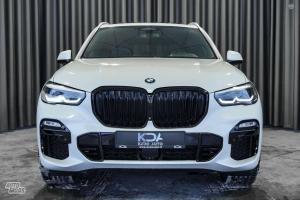White BMW X5 2018 in Marijampole, with an engine capacity of 3.00 L and mileage of 275 thousand km for 38850 €, photo 3 on AUTOMOTO.COM.LV
