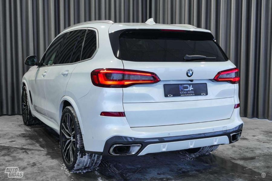 White BMW X5 2018 in Marijampole, with an engine capacity of 3.00 L and mileage of 275 thousand km for 38850 €, photo 9 on AUTOMOTO.COM.LV