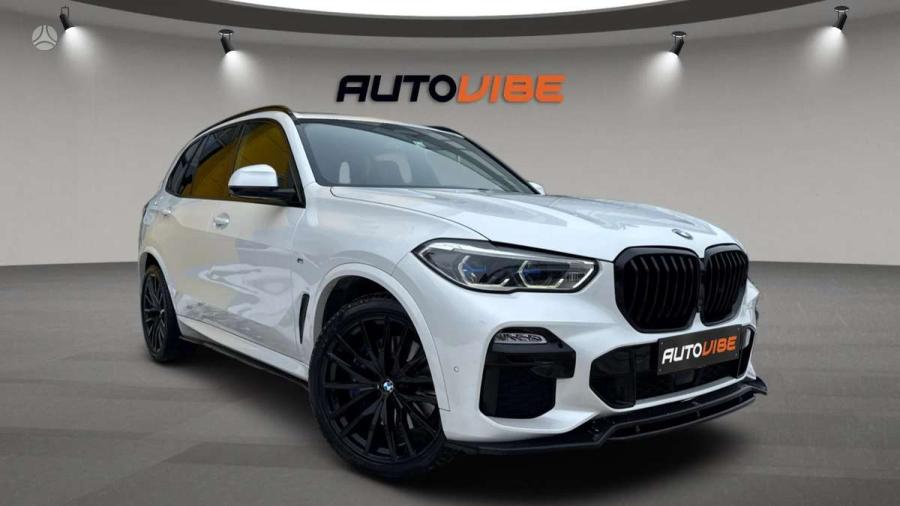 White BMW X5 2018 in Vilnius, with an engine capacity of 3.00 L and mileage of 161 thousand km for 40989 €, photo 6 on AUTOMOTO.COM.LV