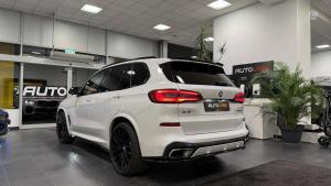 White BMW X5 2018 in Vilnius, with an engine capacity of 3.00 L and mileage of 161 thousand km for 40989 €, photo 30 on AUTOMOTO.COM.LV