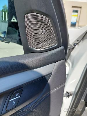 White BMW X5 2018 in Tallinn, with an engine capacity of 3.00 L and mileage of 147 thousand km for 31700 €, photo 16 on AUTOMOTO.COM.LV