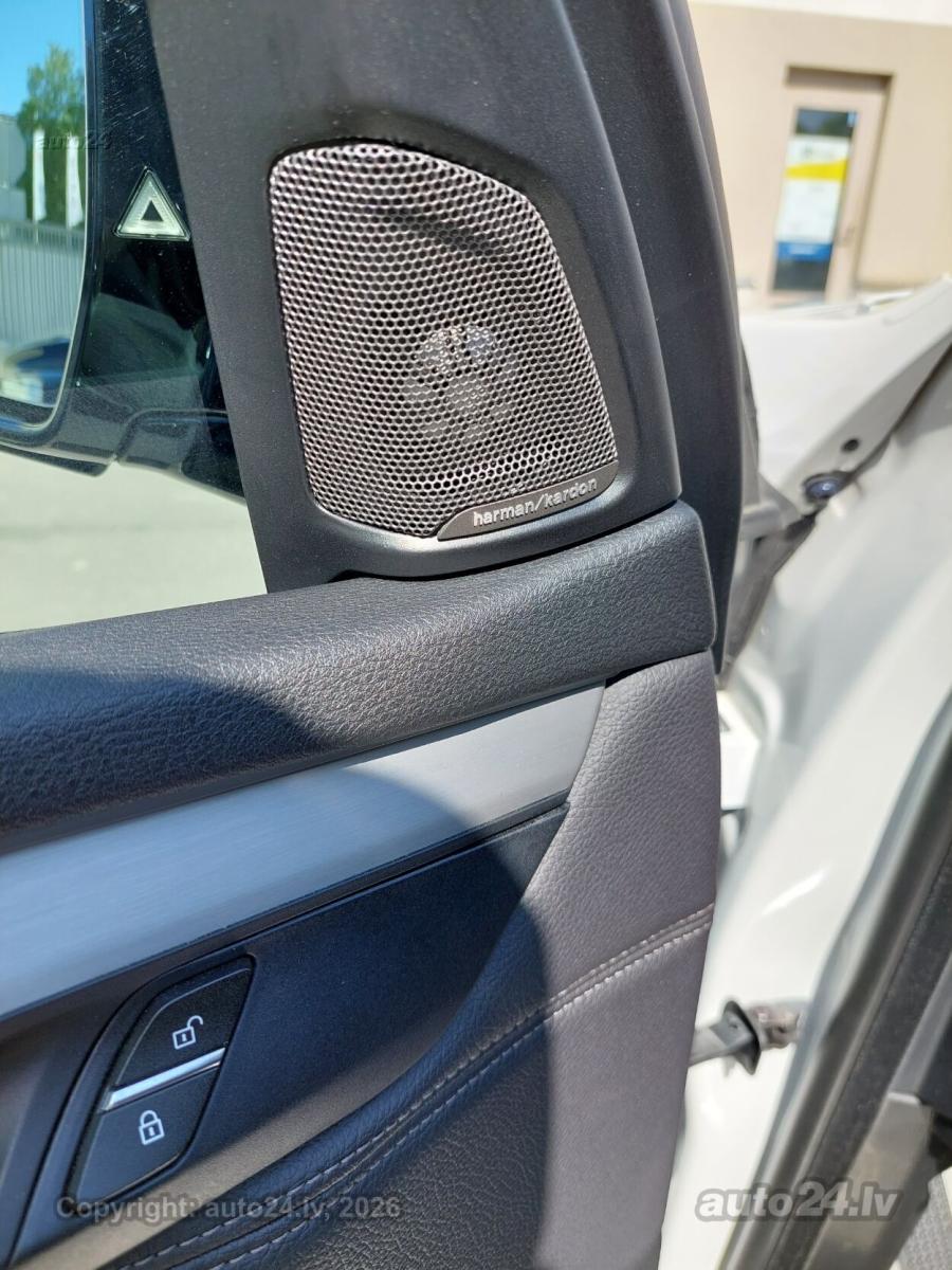White BMW X5 2018 in Tallinn, with an engine capacity of 3.00 L and mileage of 147 thousand km for 31700 €, photo 16 on AUTOMOTO.COM.LV