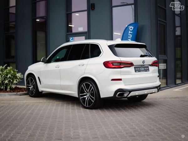 White BMW X5 2018 in Marijampole, with an engine capacity of 3.00 L and mileage of 275 thousand km for 35950 €, photo 6 on AUTOMOTO.COM.LV