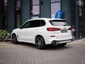 White BMW X5 2018 in Marijampole, with an engine capacity of 3.00 L and mileage of 275 thousand km for 35950 €, photo 7 on AUTOMOTO.COM.LV