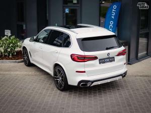 White BMW X5 2018 in Marijampole, with an engine capacity of 3.00 L and mileage of 275 thousand km for 35950 €, photo 9 on AUTOMOTO.COM.LV