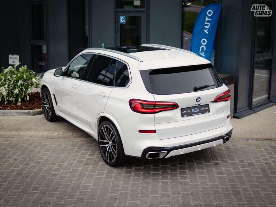White BMW X5 2018 in Marijampole, with an engine capacity of 3.00 L and mileage of 275 thousand km for 35950 €, photo 9 on AUTOMOTO.COM.LV
