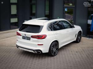 White BMW X5 2018 in Marijampole, with an engine capacity of 3.00 L and mileage of 275 thousand km for 35950 €, photo 11 on AUTOMOTO.COM.LV