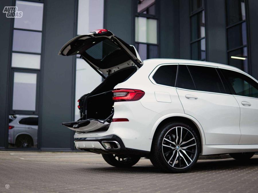 White BMW X5 2018 in Marijampole, with an engine capacity of 3.00 L and mileage of 275 thousand km for 35950 €, photo 12 on AUTOMOTO.COM.LV