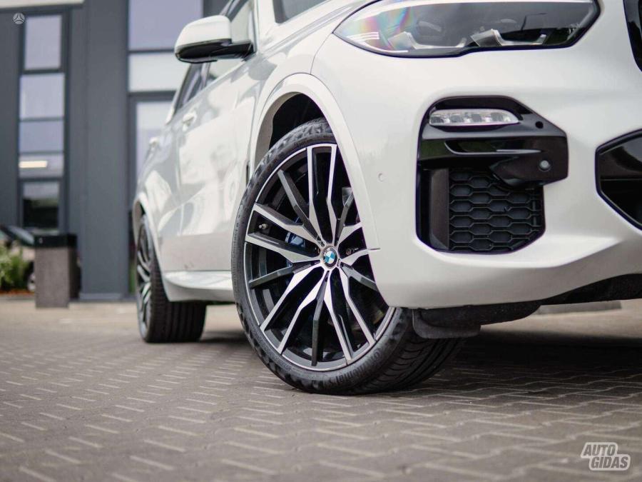 White BMW X5 2018 in Marijampole, with an engine capacity of 3.00 L and mileage of 275 thousand km for 35950 €, photo 14 on AUTOMOTO.COM.LV