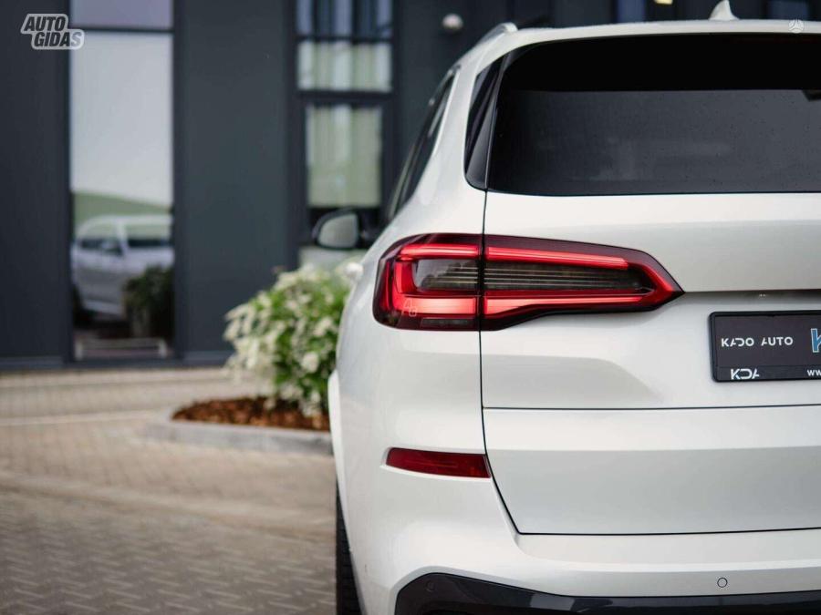 White BMW X5 2018 in Marijampole, with an engine capacity of 3.00 L and mileage of 275 thousand km for 35950 €, photo 16 on AUTOMOTO.COM.LV