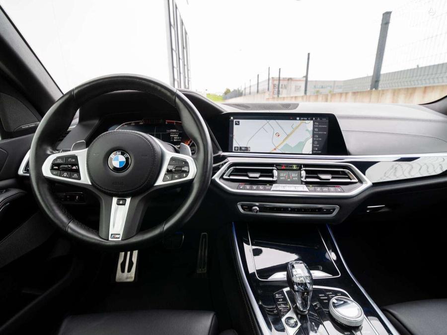 White BMW X5 2018 in Marijampole, with an engine capacity of 3.00 L and mileage of 275 thousand km for 35950 €, photo 20 on AUTOMOTO.COM.LV