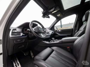 White BMW X5 2018 in Marijampole, with an engine capacity of 3.00 L and mileage of 275 thousand km for 35950 €, photo 24 on AUTOMOTO.COM.LV