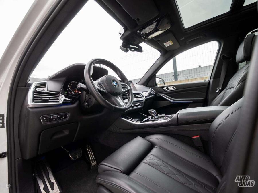 White BMW X5 2018 in Marijampole, with an engine capacity of 3.00 L and mileage of 275 thousand km for 35950 €, photo 24 on AUTOMOTO.COM.LV