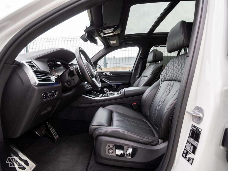White BMW X5 2018 in Marijampole, with an engine capacity of 3.00 L and mileage of 275 thousand km for 35950 €, photo 25 on AUTOMOTO.COM.LV