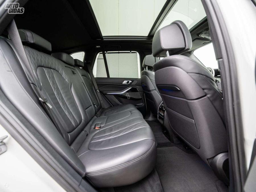 White BMW X5 2018 in Marijampole, with an engine capacity of 3.00 L and mileage of 275 thousand km for 35950 €, photo 34 on AUTOMOTO.COM.LV