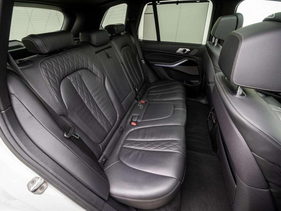 White BMW X5 2018 in Marijampole, with an engine capacity of 3.00 L and mileage of 275 thousand km for 35950 €, photo 35 on AUTOMOTO.COM.LV