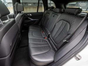 White BMW X5 2018 in Marijampole, with an engine capacity of 3.00 L and mileage of 275 thousand km for 35950 €, photo 37 on AUTOMOTO.COM.LV