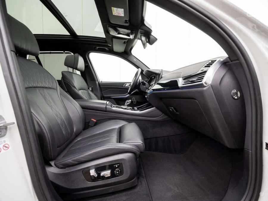 White BMW X5 2018 in Marijampole, with an engine capacity of 3.00 L and mileage of 275 thousand km for 35950 €, photo 38 on AUTOMOTO.COM.LV