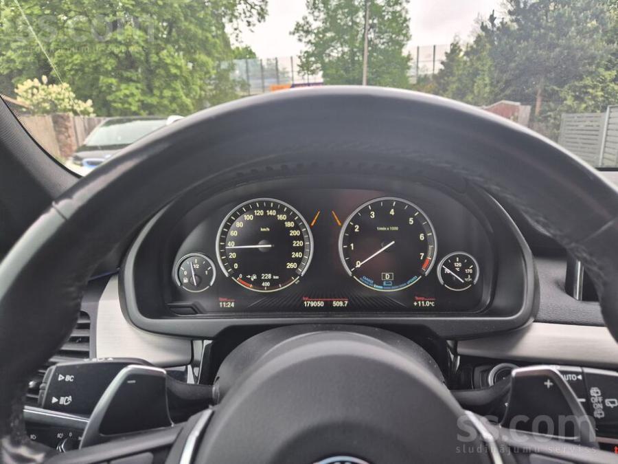 White BMW X5 2018 in Riga, with an engine capacity of 2.00 L and mileage of 179 thousand km for 24999 €, photo 1 on AUTOMOTO.COM.LV