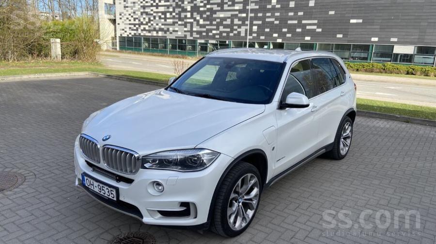 White BMW X5 2018 in Jelgava, with an engine capacity of 2.00 L and mileage of 179 thousand km for 20950 €, photo 4 on AUTOMOTO.COM.LV