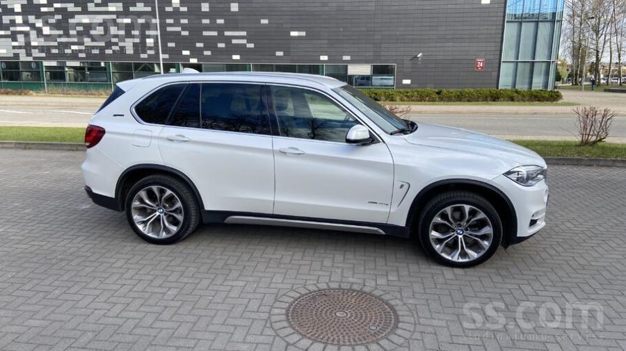 White BMW X5 2018 in Jelgava, with an engine capacity of 2.00 L and mileage of 179 thousand km for 20950 €, photo 6 on AUTOMOTO.COM.LV