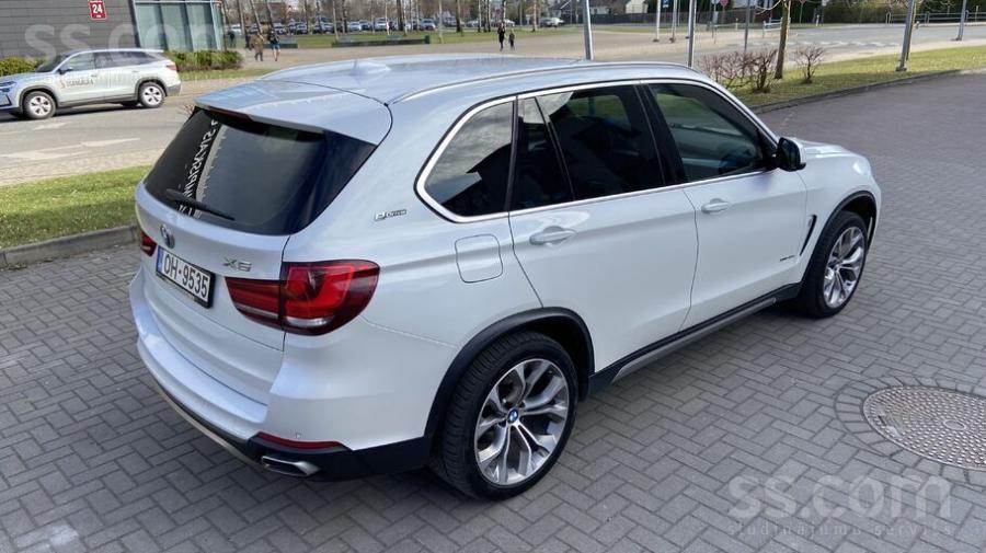 White BMW X5 2018 in Jelgava, with an engine capacity of 2.00 L and mileage of 179 thousand km for 20950 €, photo 7 on AUTOMOTO.COM.LV