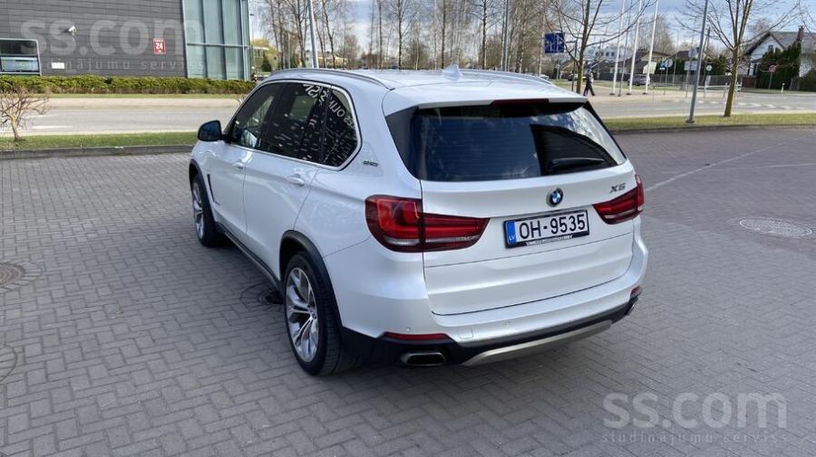 White BMW X5 2018 in Jelgava, with an engine capacity of 2.00 L and mileage of 179 thousand km for 20950 €, photo 8 on AUTOMOTO.COM.LV