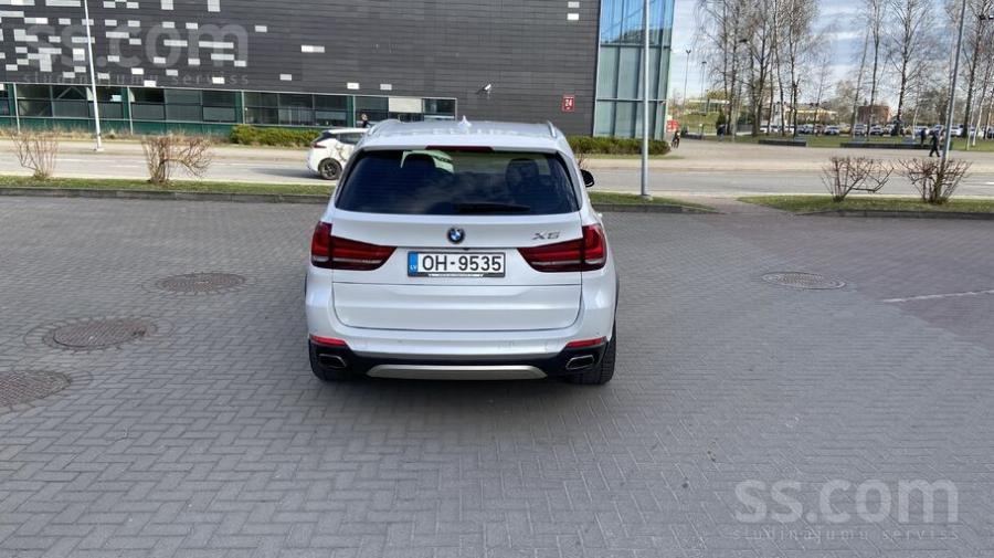 White BMW X5 2018 in Jelgava, with an engine capacity of 2.00 L and mileage of 179 thousand km for 20950 €, photo 9 on AUTOMOTO.COM.LV