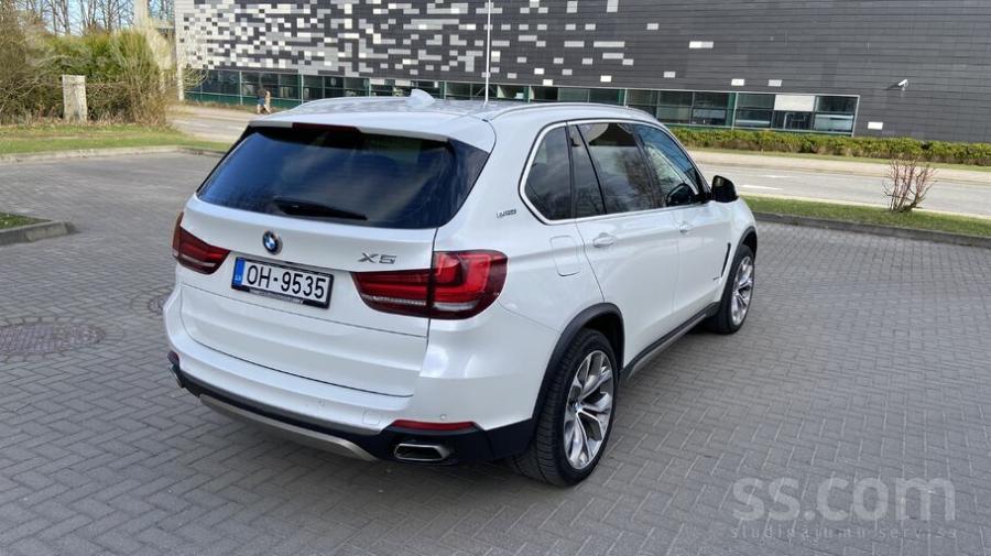 White BMW X5 2018 in Jelgava, with an engine capacity of 2.00 L and mileage of 179 thousand km for 20950 €, photo 10 on AUTOMOTO.COM.LV