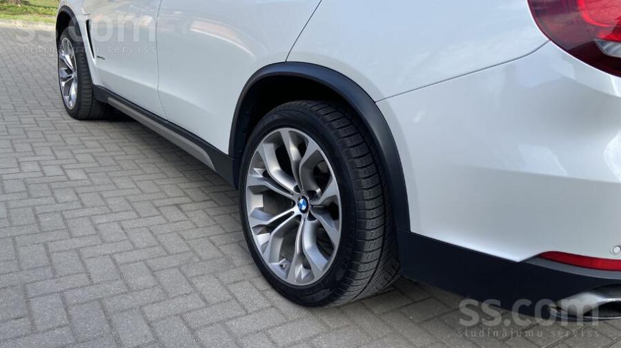 White BMW X5 2018 in Jelgava, with an engine capacity of 2.00 L and mileage of 179 thousand km for 20950 €, photo 11 on AUTOMOTO.COM.LV