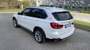 White BMW X5 2018 in Jelgava, with an engine capacity of 2.00 L and mileage of 179 thousand km for 20950 €, photo 12 on AUTOMOTO.COM.LV