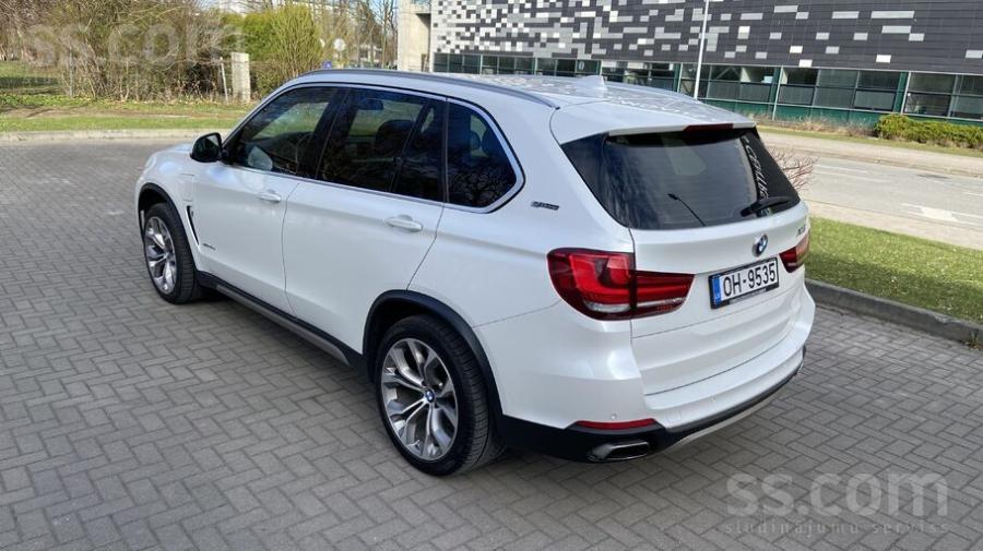 White BMW X5 2018 in Jelgava, with an engine capacity of 2.00 L and mileage of 179 thousand km for 20950 €, photo 12 on AUTOMOTO.COM.LV